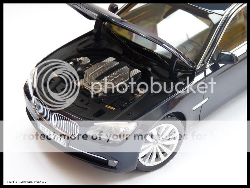 DiecastCarsBG • Виж темата - BMW 7 Series F02 - Kyosho
